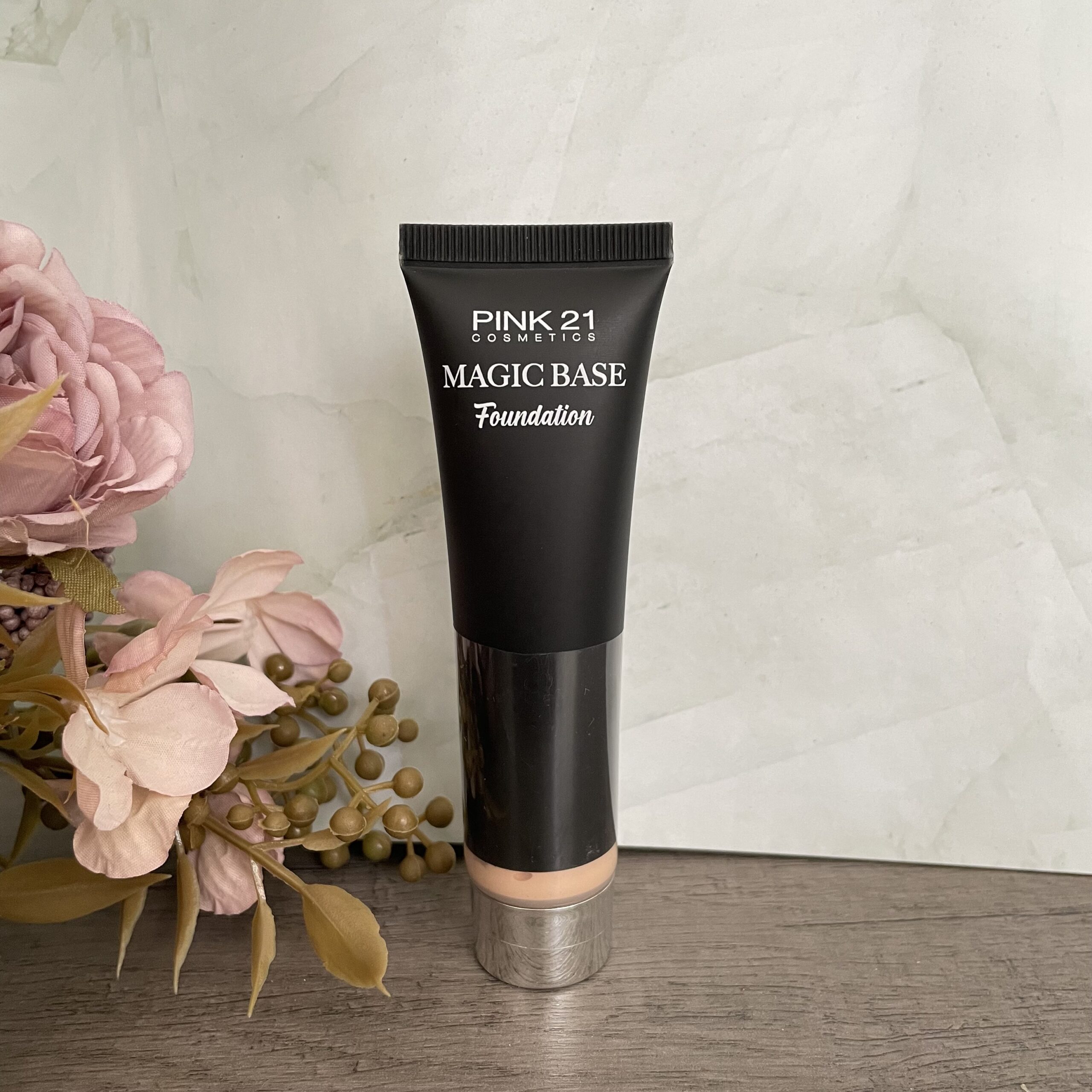 Base de maquillaje Magic Base Foundation Pink 21 | Price Moda